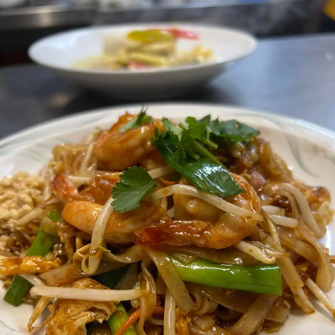 Pad Thai cooking like a professional